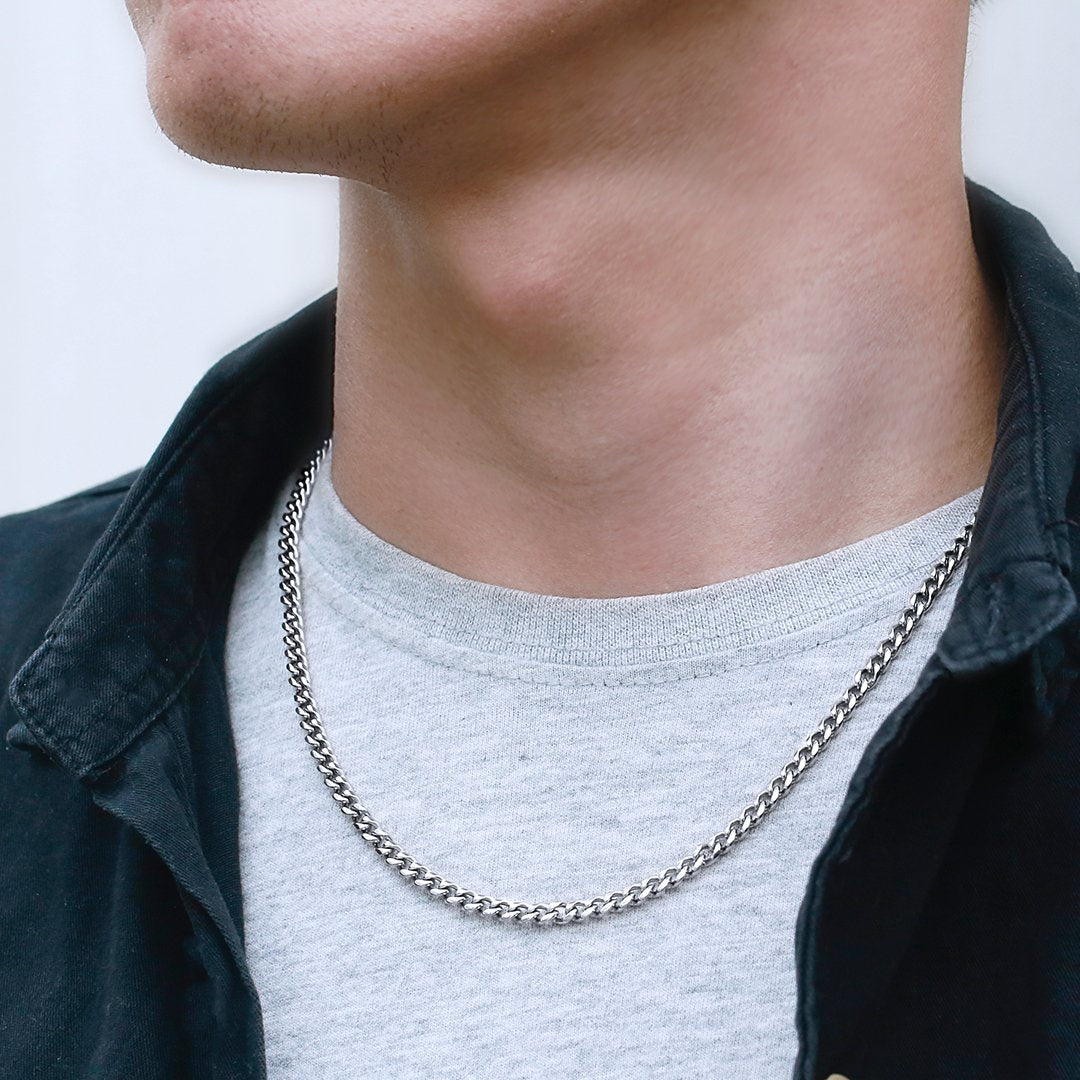 How to Choose the Perfect Chain for a Job Interview | DayChainz